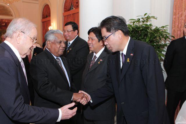 President S R Nathan meeting members of Philippine President