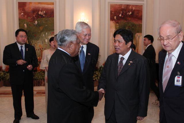 President S R Nathan with members of Philippine President