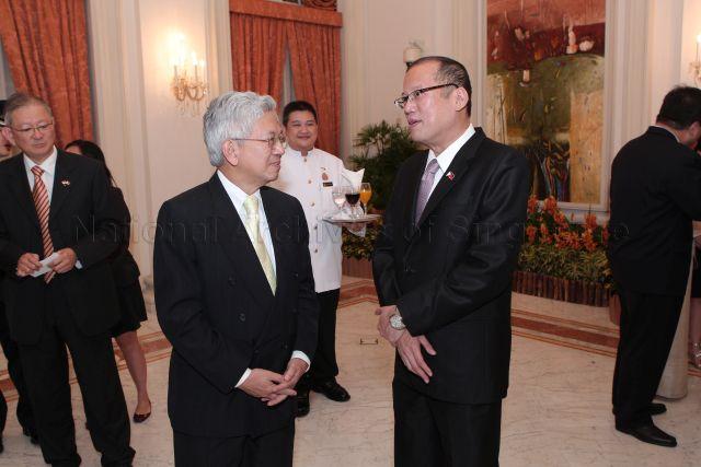 Philippine President Benigno S Aquino with guest at cocktail
