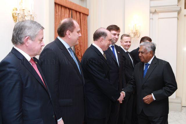 President S R Nathan greeting Ambassador of Ukraine to