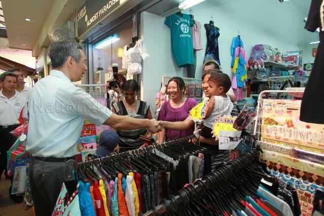 Prime Minister Lee Hsien Loong touring Fernvale Point during