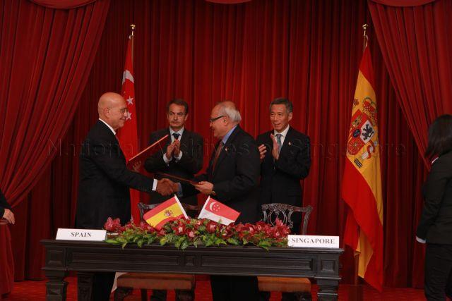 Non-Resident Ambassador of Singapore to Spain Barry Desker