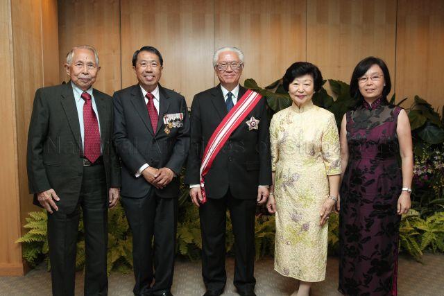 Group photograph of President and Mrs Tony Tan Keng Yam with