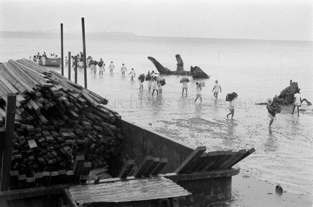 Detainees arriving at Pulau Senang