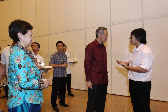 Prime Minister Lee Hsien Loong with Ms Tok Kheng Leng, a