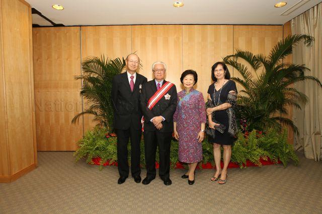 Group photograph of President and Mrs Tony Tan Keng Yam with