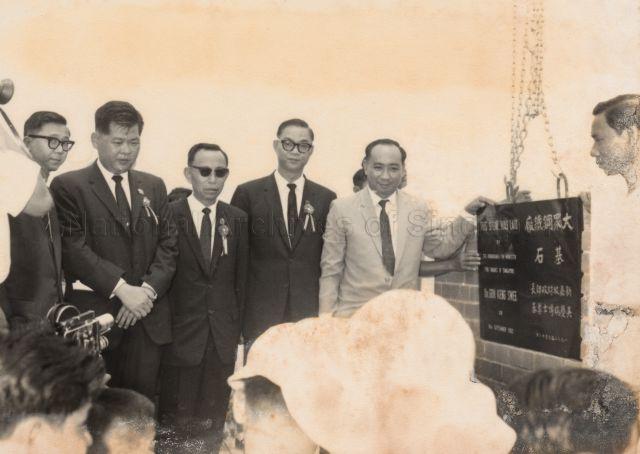 Minister of Finance Dr Goh Keng Swee with Chairman Soon Peng