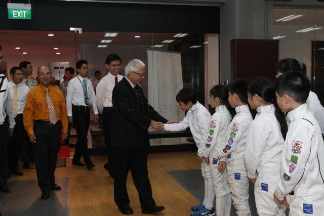 Guest of Honour President Tony Tan meeting young fencers