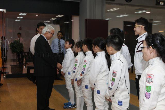 Guest of Honour President Tony Tan meeting young fencers