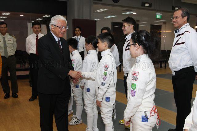Guest of Honour President Tony Tan meeting young fencers