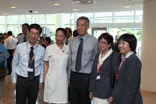 Prime Minister Lee Hsien Loong and Chief Executive Director