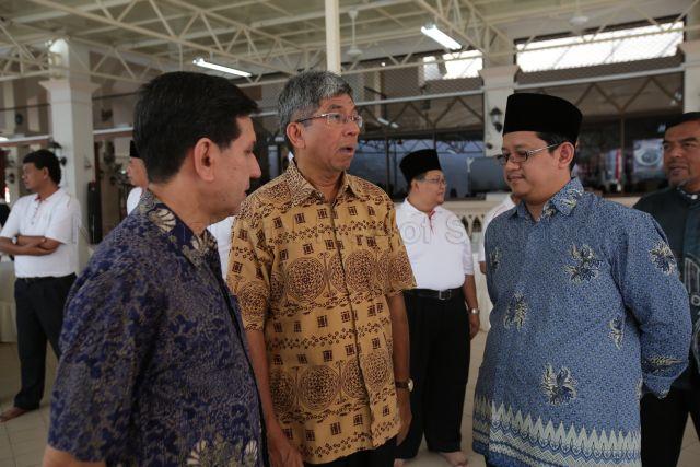 From left to right: President of MUIS Haji Mohammad Alami