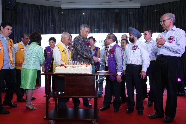 Prime Minister Lee Hsien Loong shaking hands with Mr Ronald