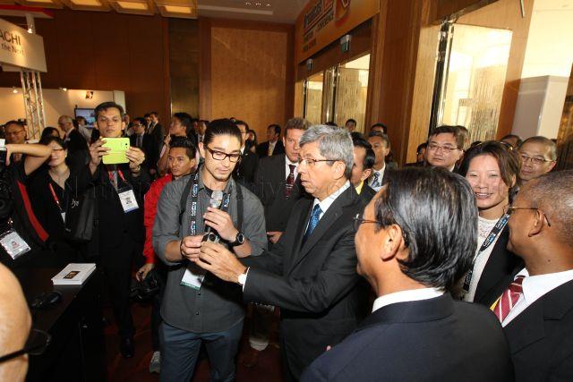 Minister for Communications and Information Dr Yaacob