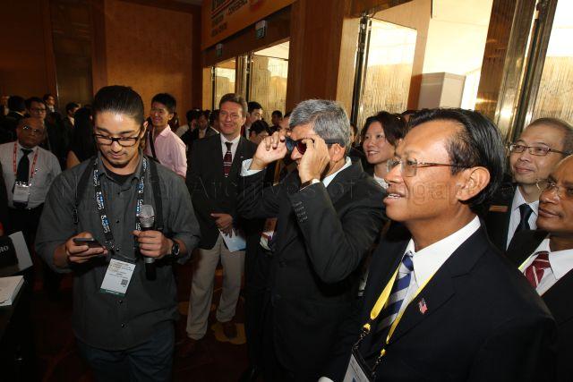 Minister for Communications and Information Dr Yaacob