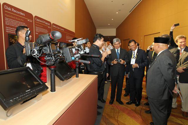 Minister for Communications and Information Dr Yaacob