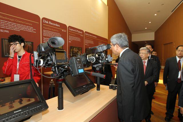 Minister for Communications and Information Dr Yaacob