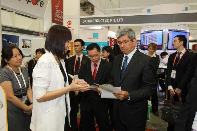 Minister for Communications and Information Dr Yaacob