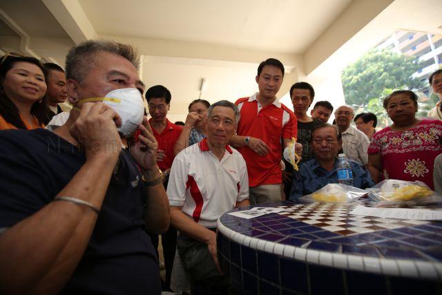 Prime Minister Lee Hsien Loong distributing masks to