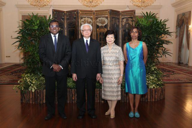 Group photo of President Tony Tan Keng Yam and his wife Mrs