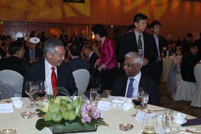 Prime Minister Lee Hsien Loong speaking to former Temasek