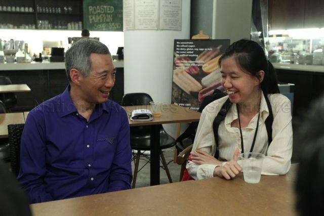 Prime Minister Lee Hsien Loong speaking to Dr Yeo Sze Ling,