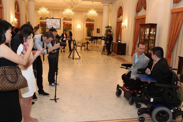 Pictured from right are Jason Chee (Navy serviceman and Para