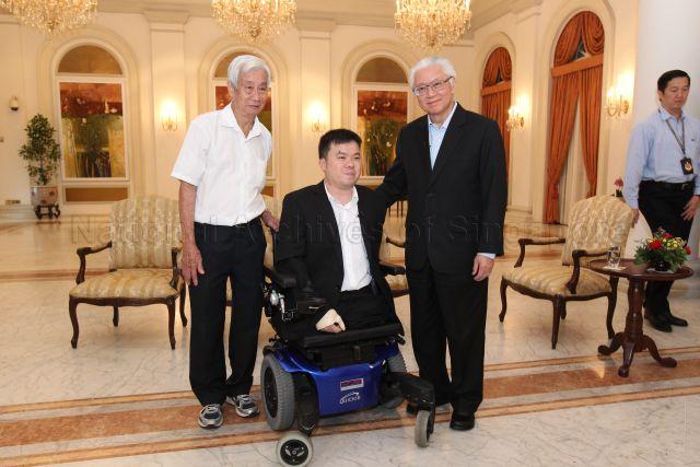 President Tony Tan (3rd from left) is posing for a photo