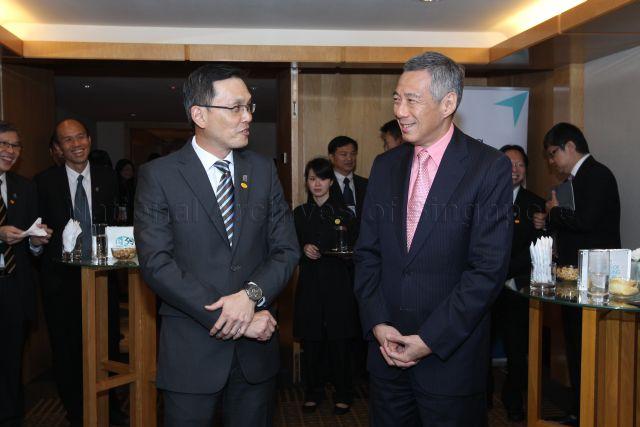Prime Minister Lee Hsien Loong conversing with Chief