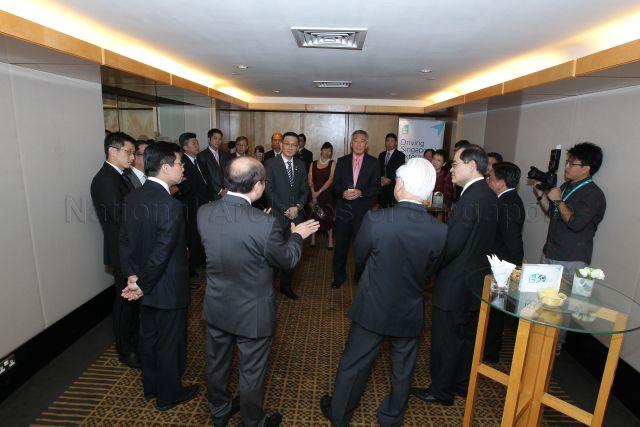 Prime Minister Lee Hsien Loong interacting with guests at