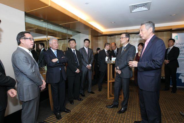 Prime Minister Lee Hsien Loong interacting with guests at