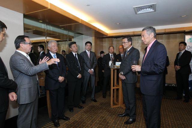 Prime Minister Lee Hsien Loong interacting with guests at