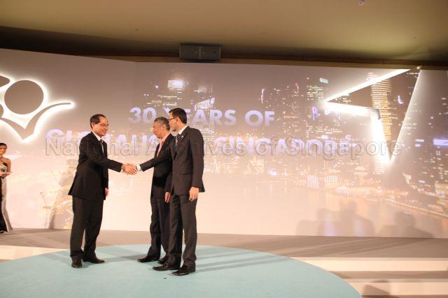 Prime Minister Lee Hsien Loong looking on at Minister for