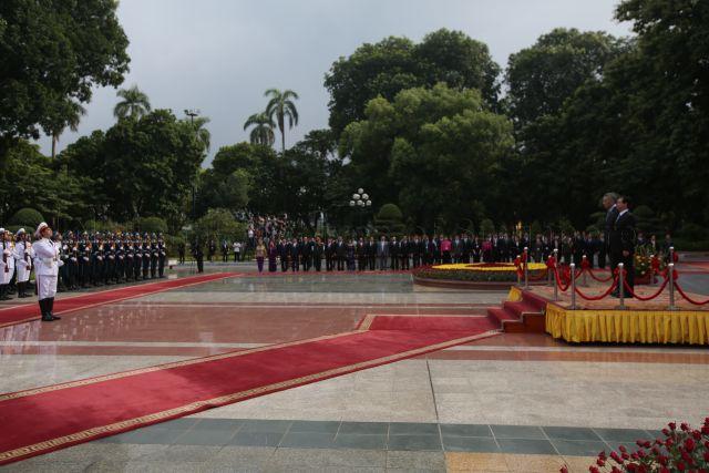 Prime Minister Lee Hsien Loong and Vietnamese Prime Minister
