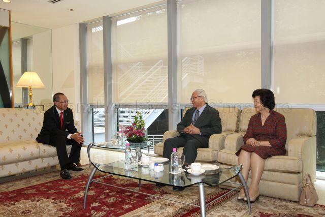 President Tony Tan and his wife Mrs Mary Tan conversing with
