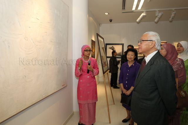 President Tony Tan and his wife Mrs Mary Tan looking at an