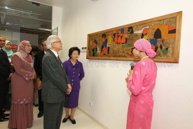 President Tony Tan and his wife Mrs Mary Tan looking at an
