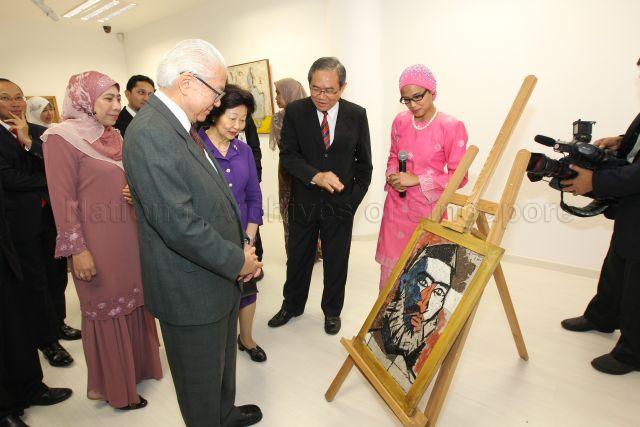 President Tony Tan and his wife Mrs Mary Tan looking at an