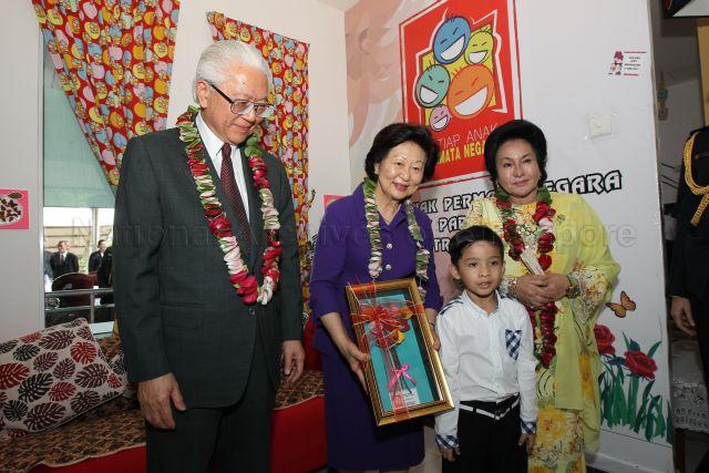 President Tony Tan and his wife Mary Tan, posing for a photo