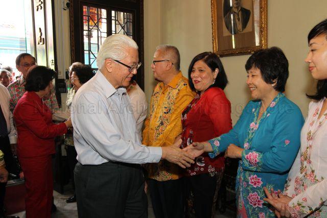 President Tony Tan and his wife Mrs Mary Tan being greeted