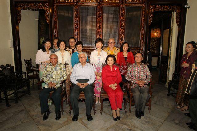 President Tony Tan and his wife Mrs Mary Tan posing for a