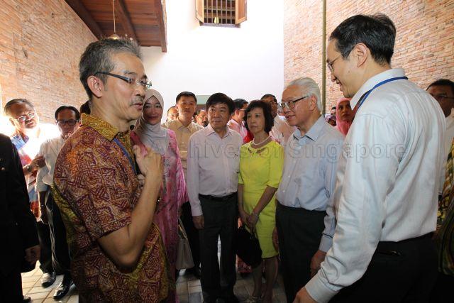 President Tony Tan, (3rd and 4th from left) Minister for