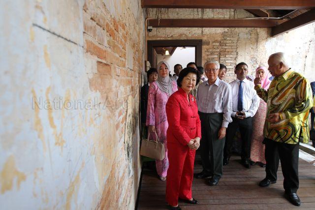 President Tony Tan and his wife Mrs Mary Tan (wearing red