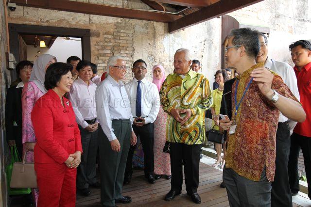 President Tony Tan and his wife Mrs Mary Tan (wearing red