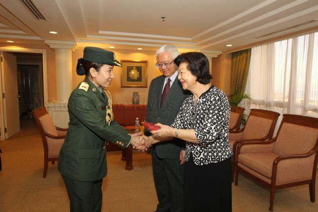 President Tony Tan and his wife Mrs Mary Tan, presenting a