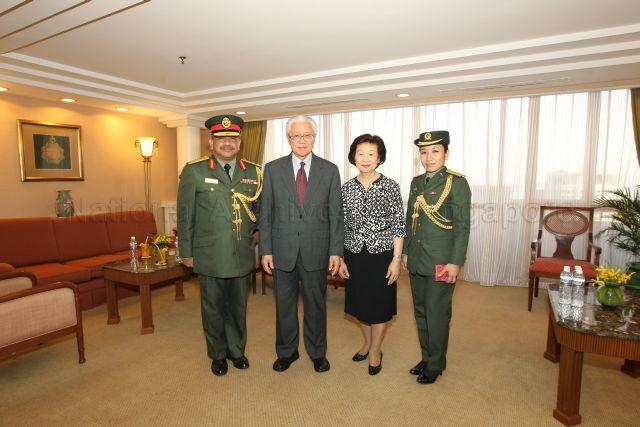 President Tony Tan and his wife Mrs Mary Tan posing for a