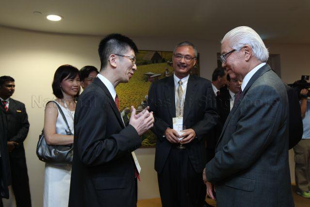President Tony Tan conversing with (3rd from left) Prof Li