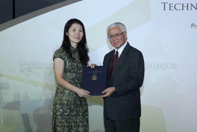 President Tony Tan presenting President's Technology Award