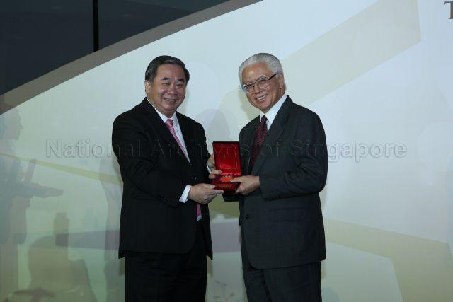 President Tony Tan presenting President's Science and