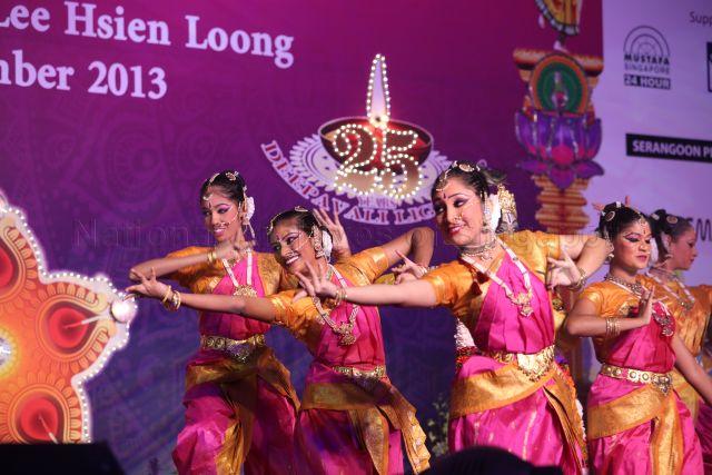 Performers at Deepavali Light-up ceremony at Kinta Road.